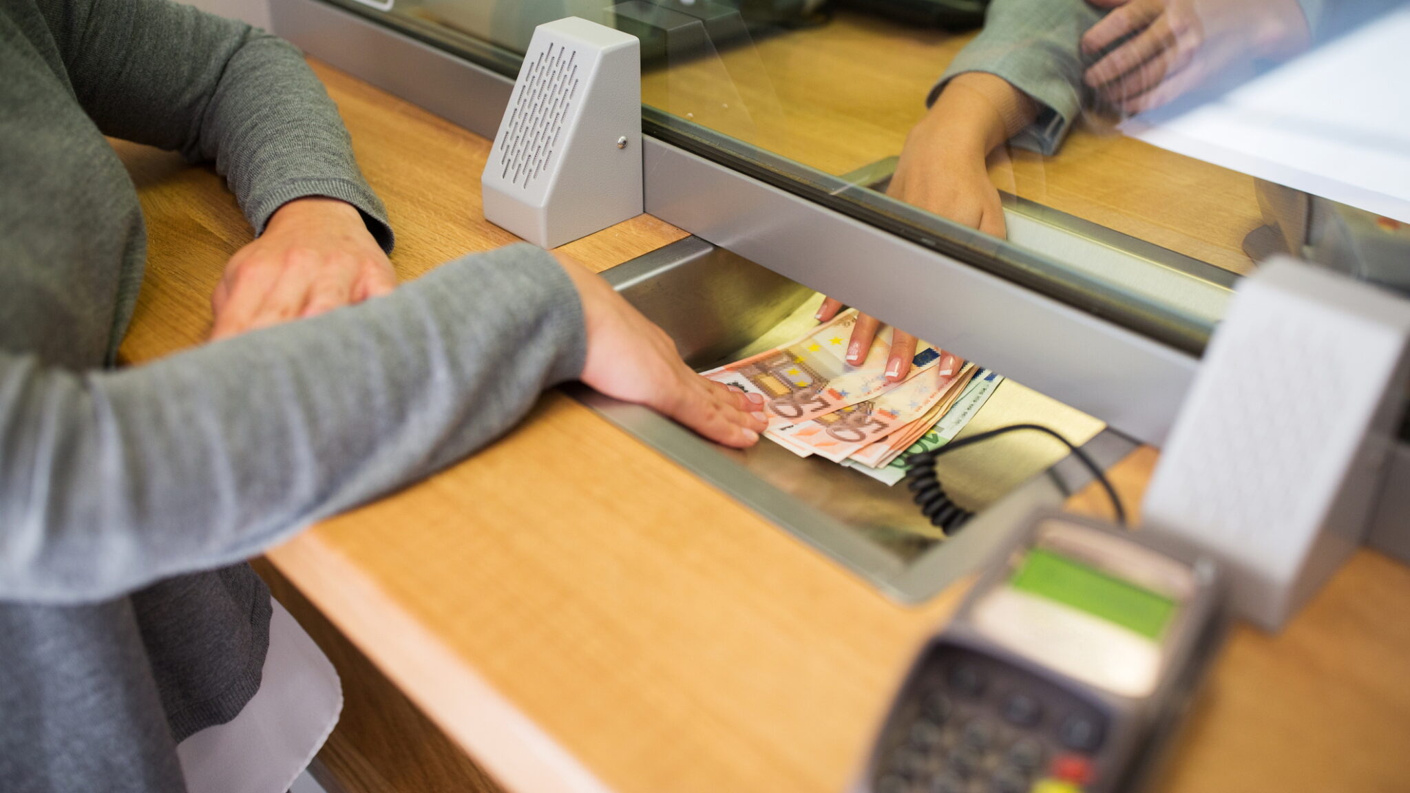 Avertisment pentru cei care au cont la CEC Bank. Anunțul oficial al ...