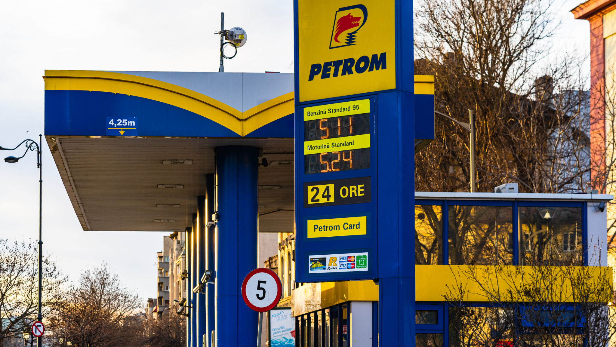 Preț carburanți 23 septembrie. Cât plătesc șoferii români pentru un ...