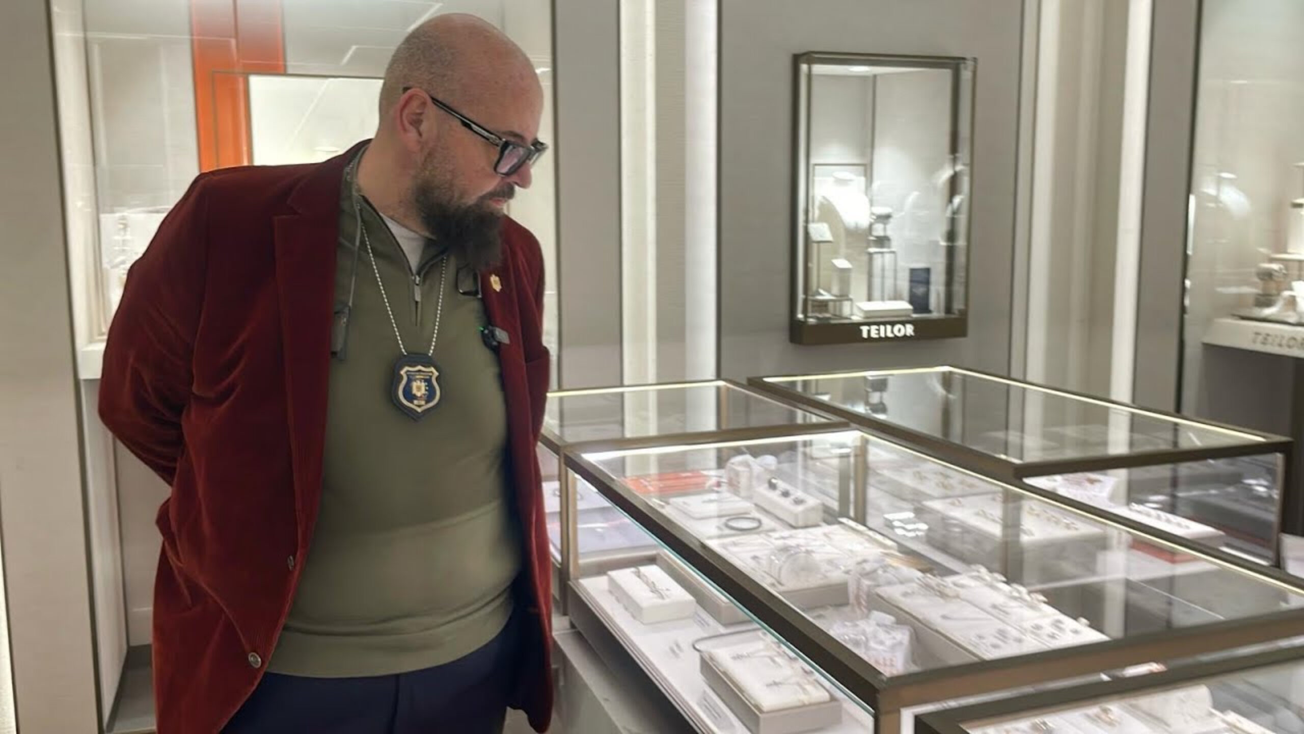 Cristian Popescu-Piedone a făcut ravagii în magazinele de bijuterii ...