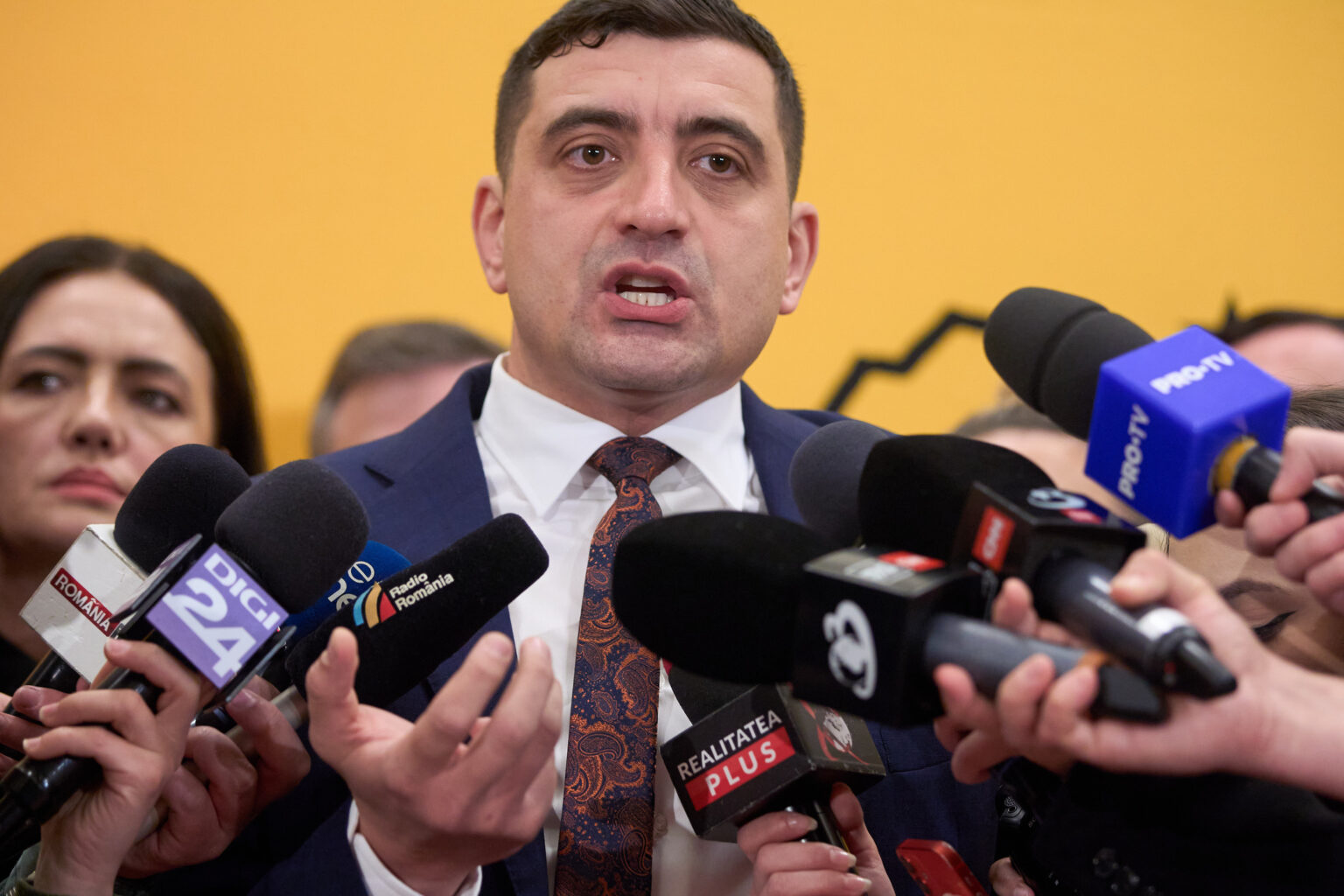 Va câștiga scaunul de la Cotroceni. Anunțul momentului despre Călin ...