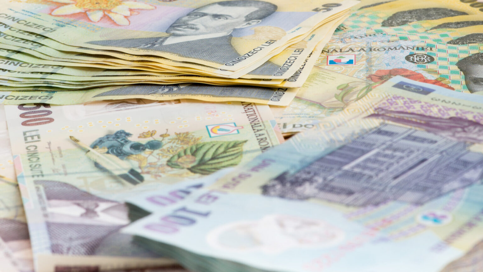 Statul român vrea banii cetățenilor care au card și cont la bancă