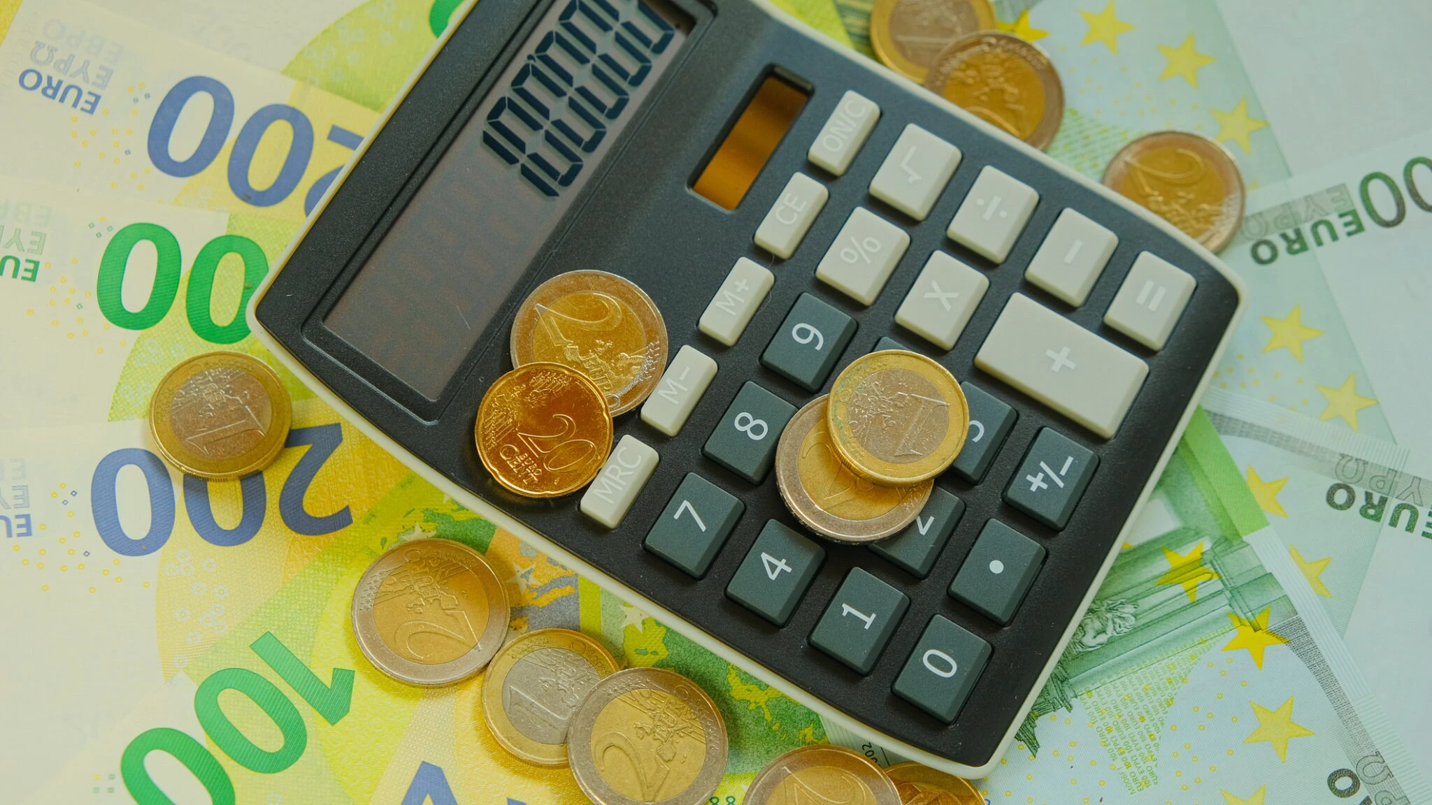 Statul român îți umblă la bani. Îți va lua aproape jumătate din sumă. E ...