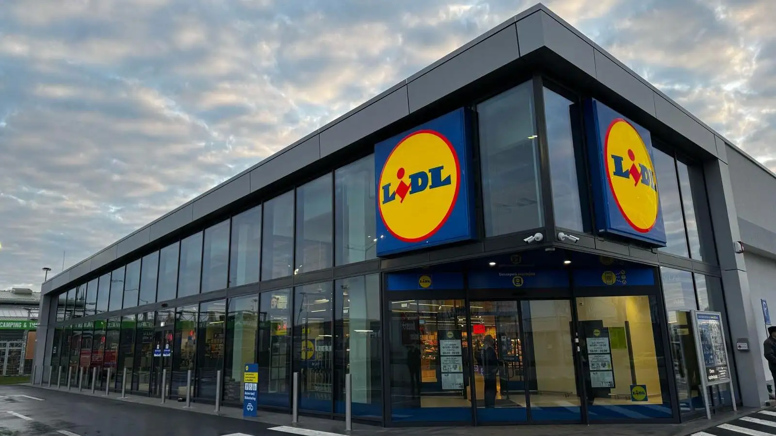 Vești bune pentru clienții Lidl. Decizia se aplică de la 1 august. Ce ...