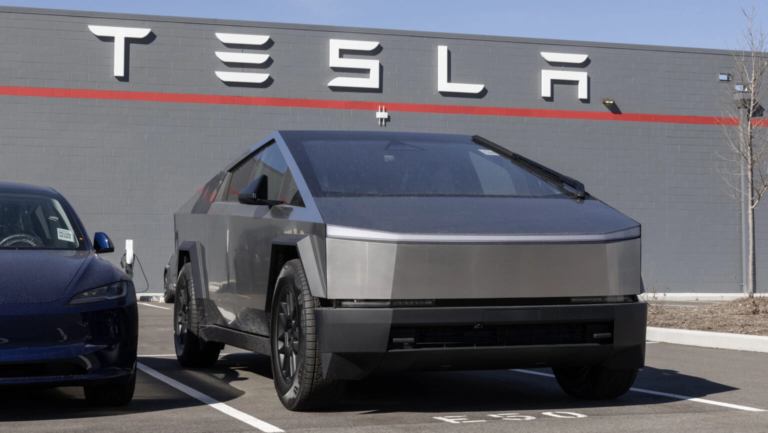 Tesla deschide un nou showroom în România, în ciuda scăderii vânzărilor ...