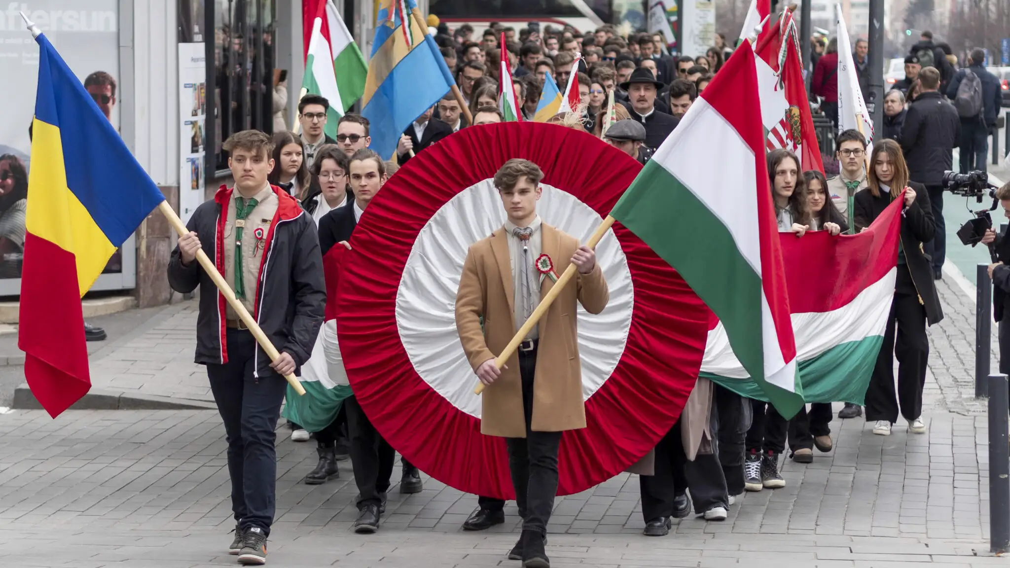 Ungurii se laudă că ne-au întrecut. Viktor Orban a ajuns să râdă de ...