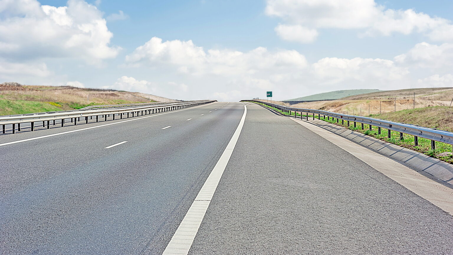 România deschide un nou tronson pe autostrada (A1) de la București la Curtea de Argeș, înainte ...