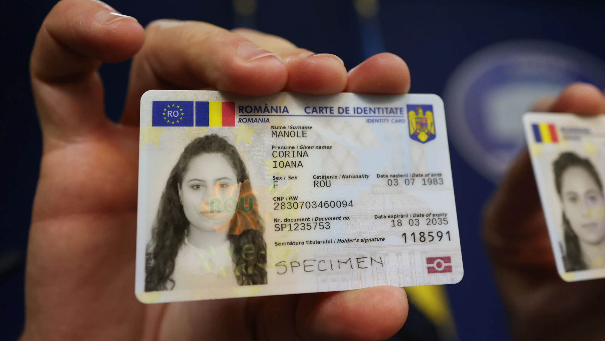 Imposibil pentru românii cu carte electronică de identitate. Avertisment pentru cei cu buletin ...