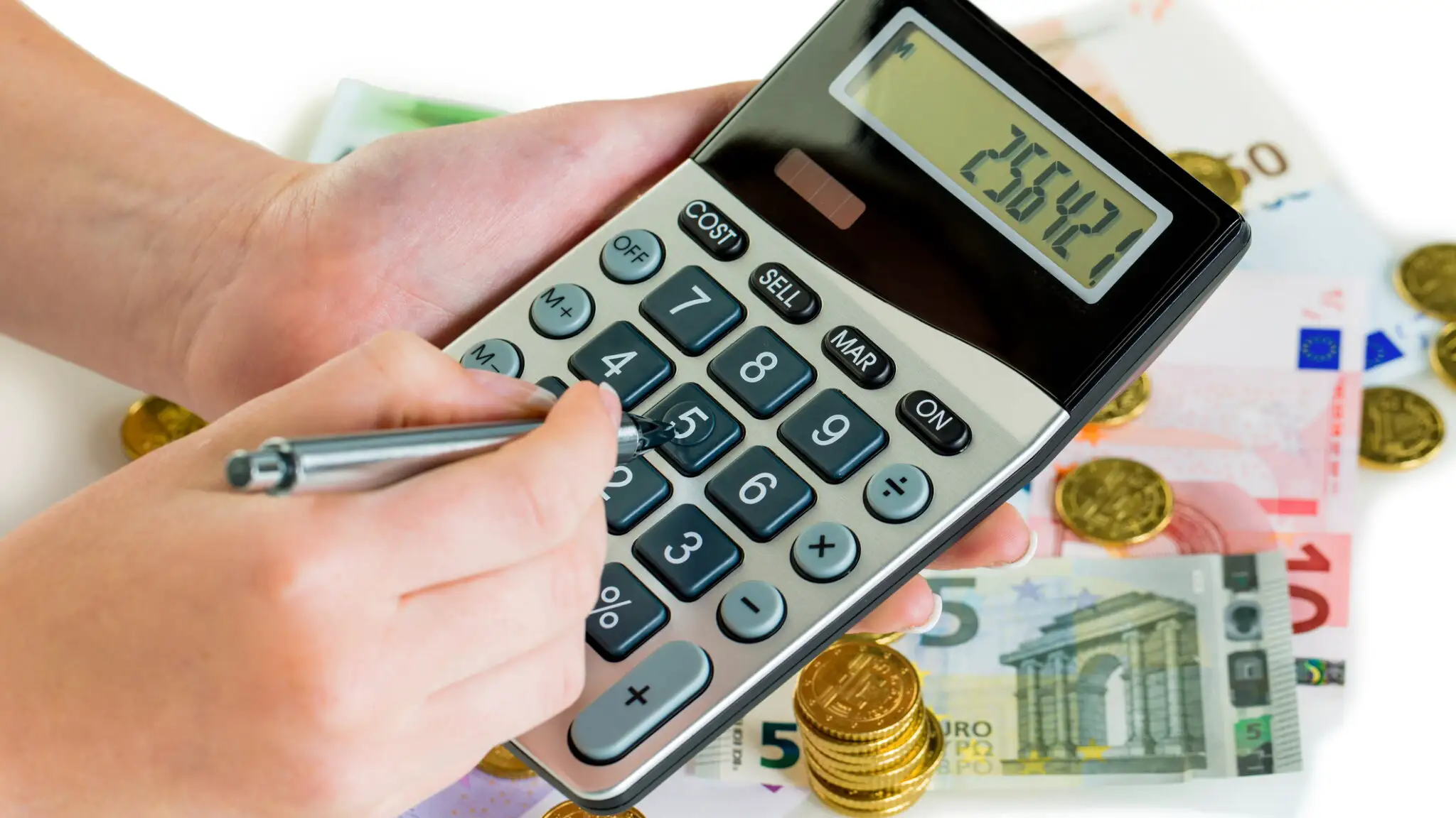 Taxe și impozite 2025. Se aplică de la 1 ianuarie 2025. Românii sunt ...