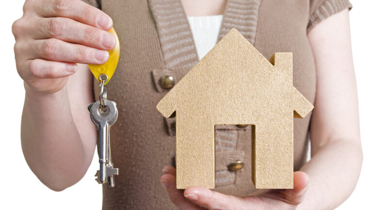 TAXĂ obligatorie pentru toți proprietarii de locuințe. Se aplică amendă de 500 de lei pentru ...