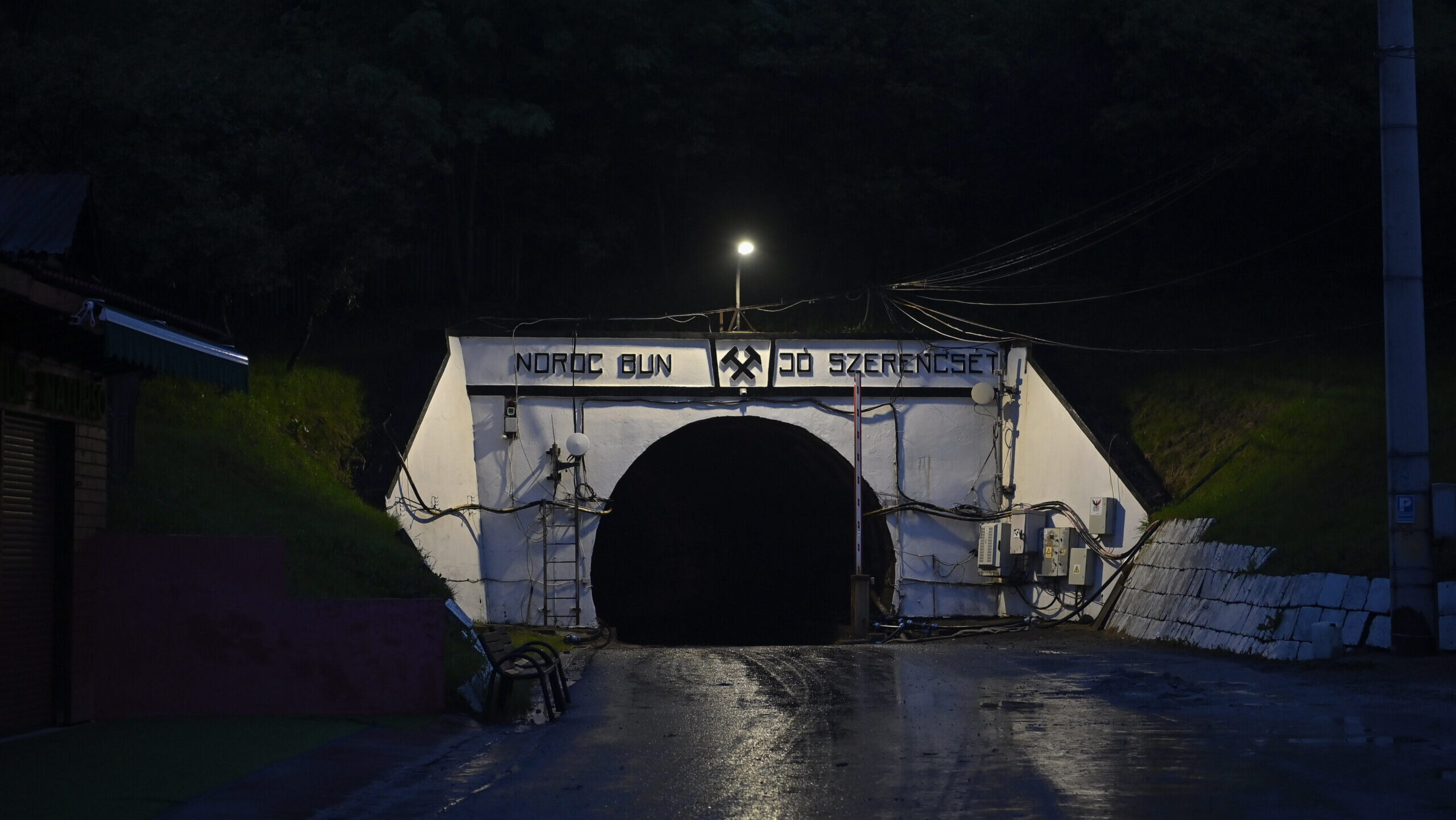 Dezastru la Salina Praid. Este complet inundată. Mircea Fechet: O ...