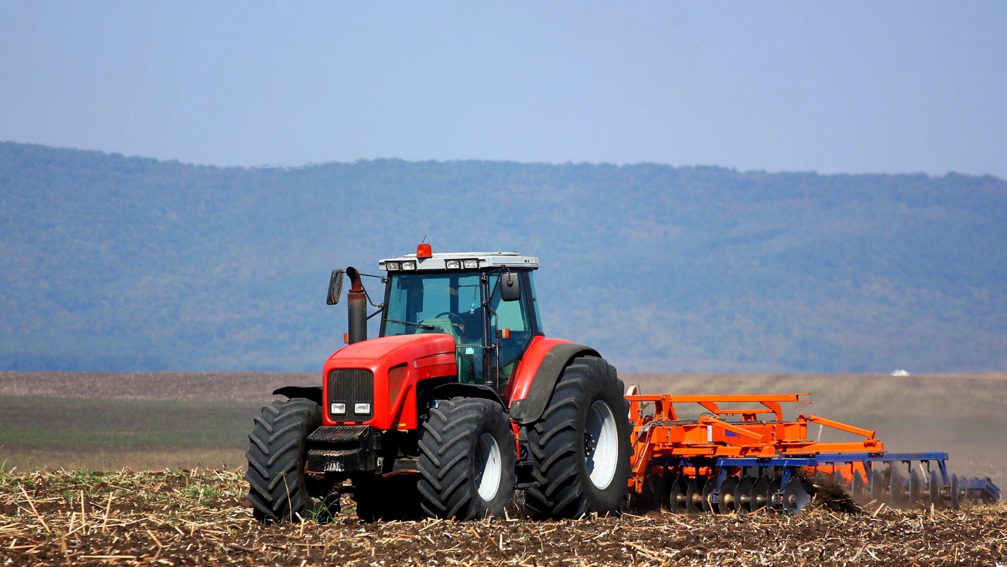Programul Rabla pentru Tractoare începe luni, pe 12 mai! Cine poate ...