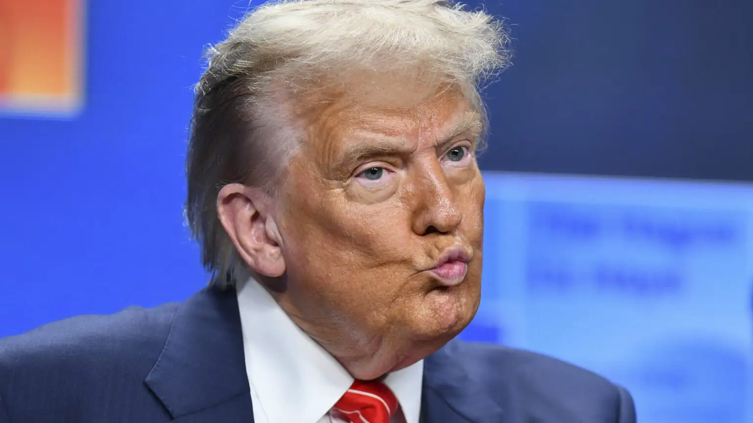 Donald Trump pune Groenlanda pe masa deciziilor. Casa Albă confirmă că ...