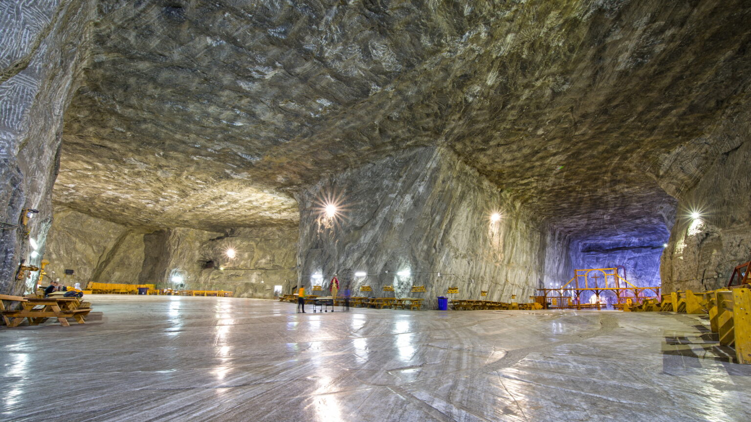 Dezastru la Salina Praid. Este complet inundată. Mircea Fechet: O ...