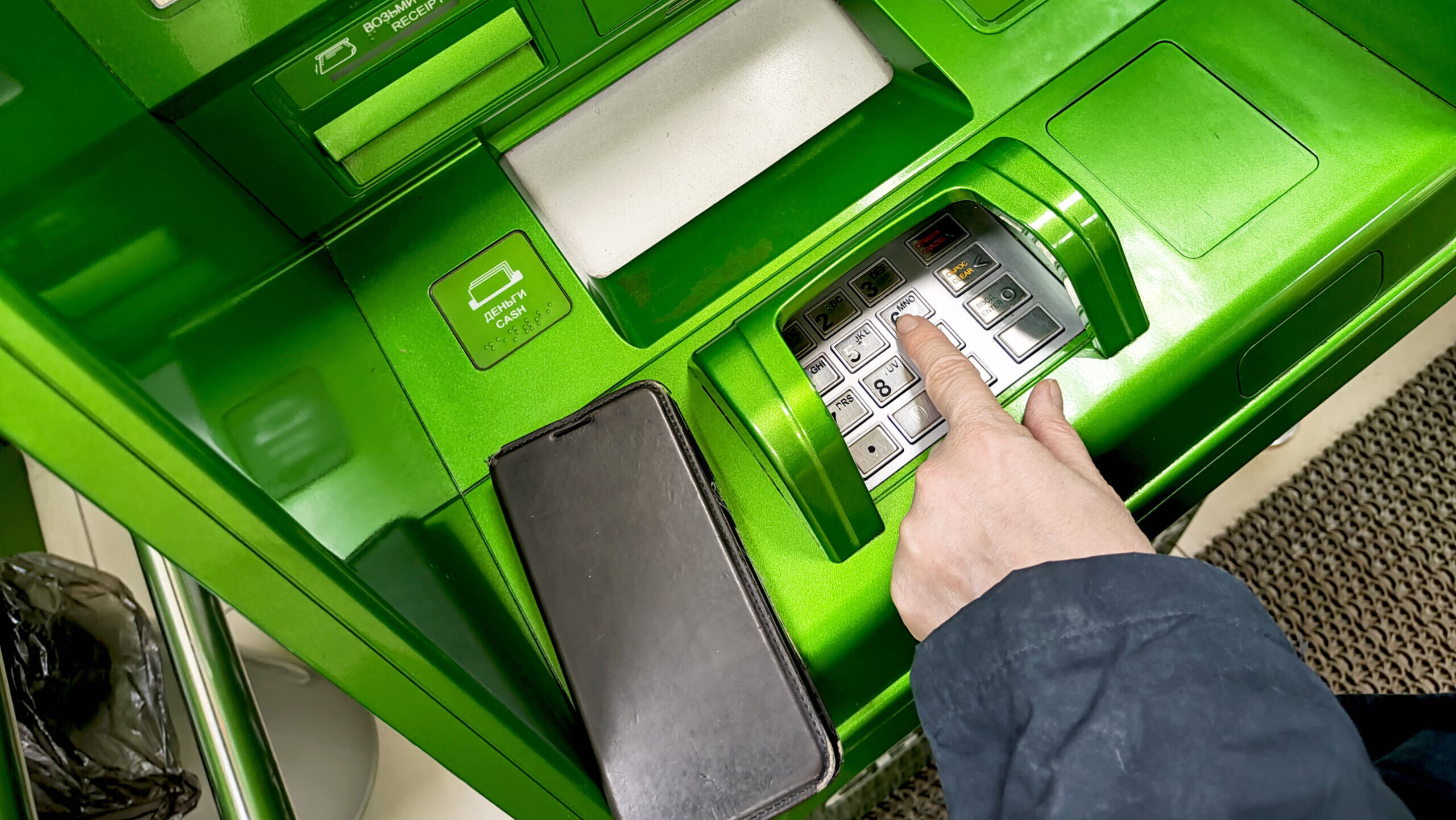 Anunț pentru cei care scot bani de la bancomat. Obligatoriu la ATM. Verificați întotdeauna când ...