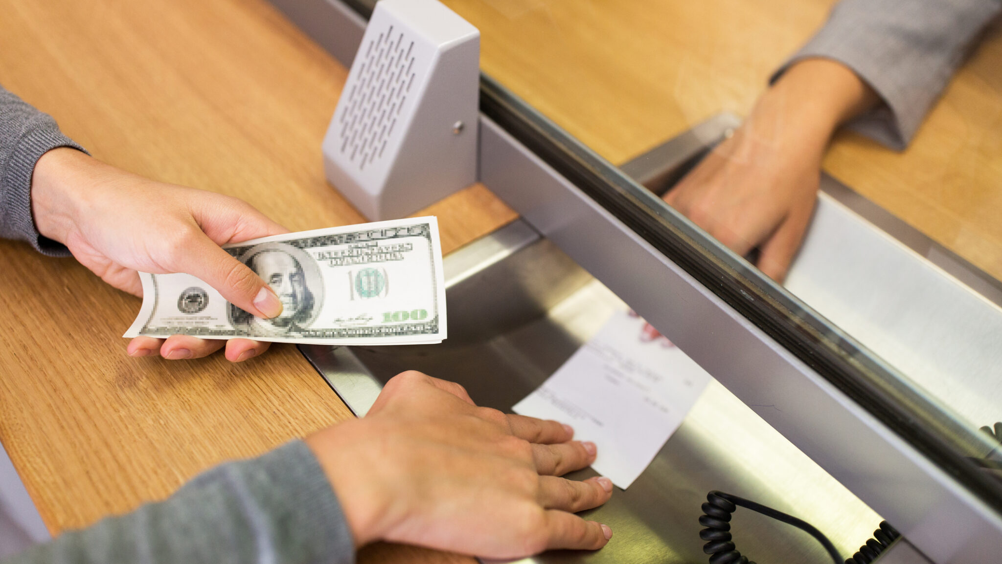 Avertisment pentru românii care plătesc cu bani cash. Bancnotele care ...