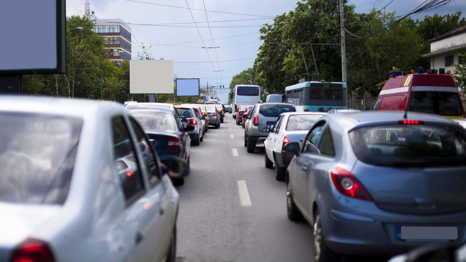 Cod Rutier 2025. Amendă pentru șoferii care nu respectă Regula Fermoarului. S-a votat schimbarea ...