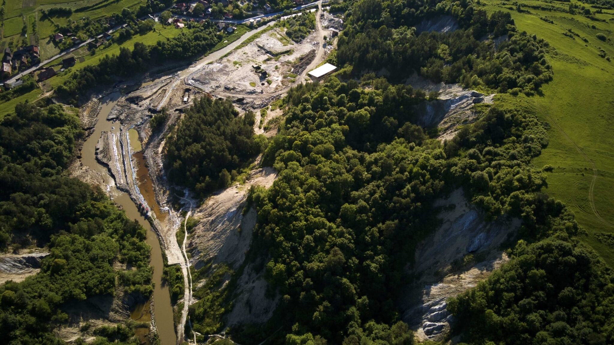 Dezastru la Salina Praid. Este complet inundată. Mircea Fechet: O ...