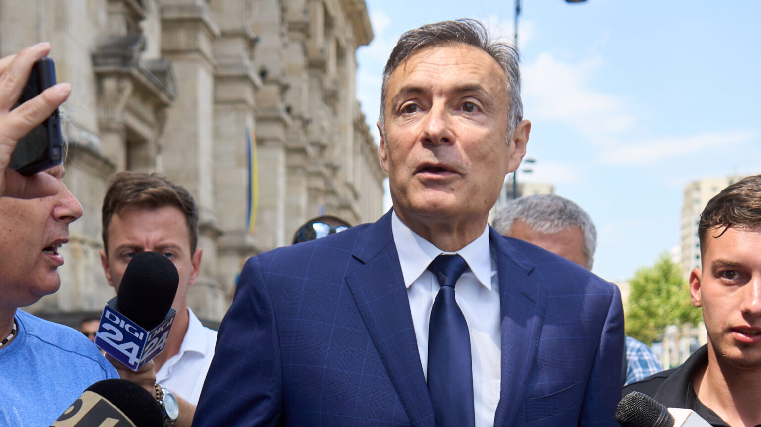 A murit generalul (r) SRI Dumitru Dumbravă. Era sub control judiciar ...