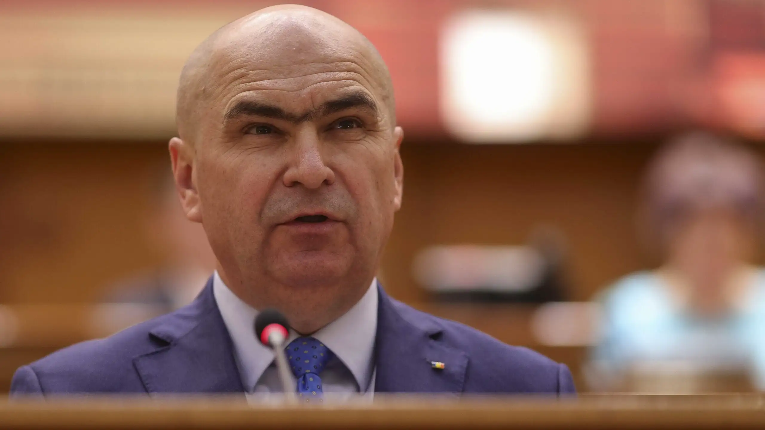 Guvernul condus de Ilie Bolojan scade în popularitate. Românii ...