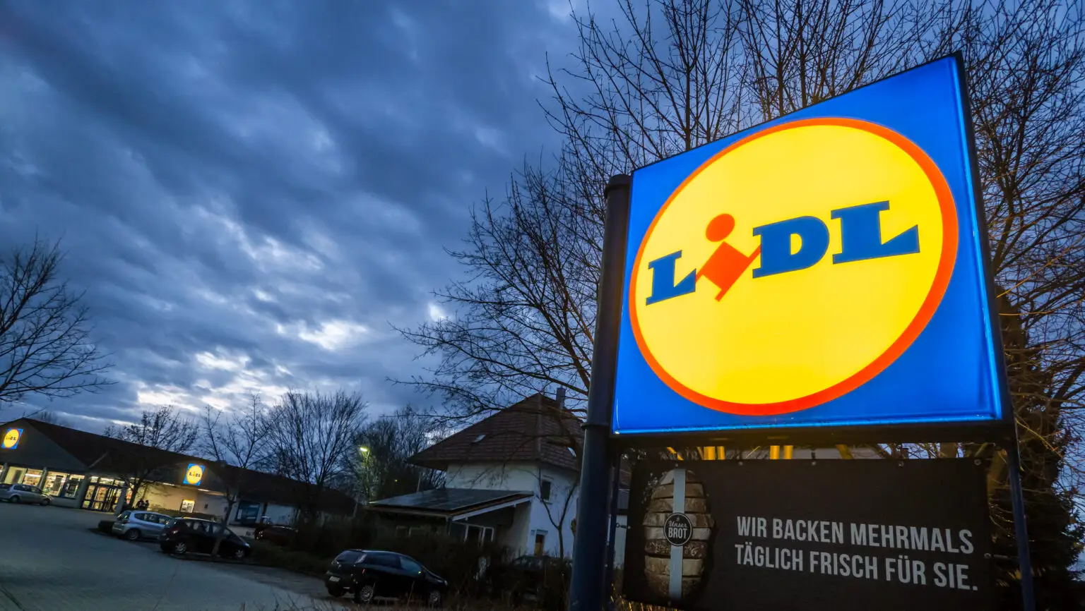 Salarii de peste 2.500 de euro la LIDL. Cât de mult câștigă un simplu ...