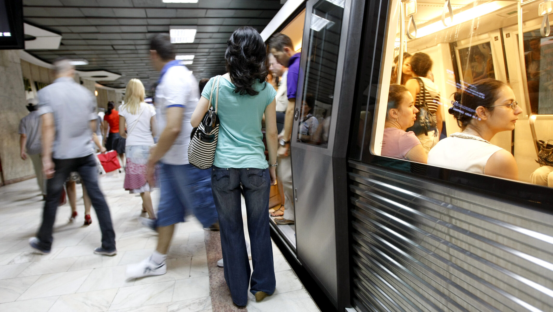 Se extinde rețeaua de metrou din București. Un km de linie spre ...