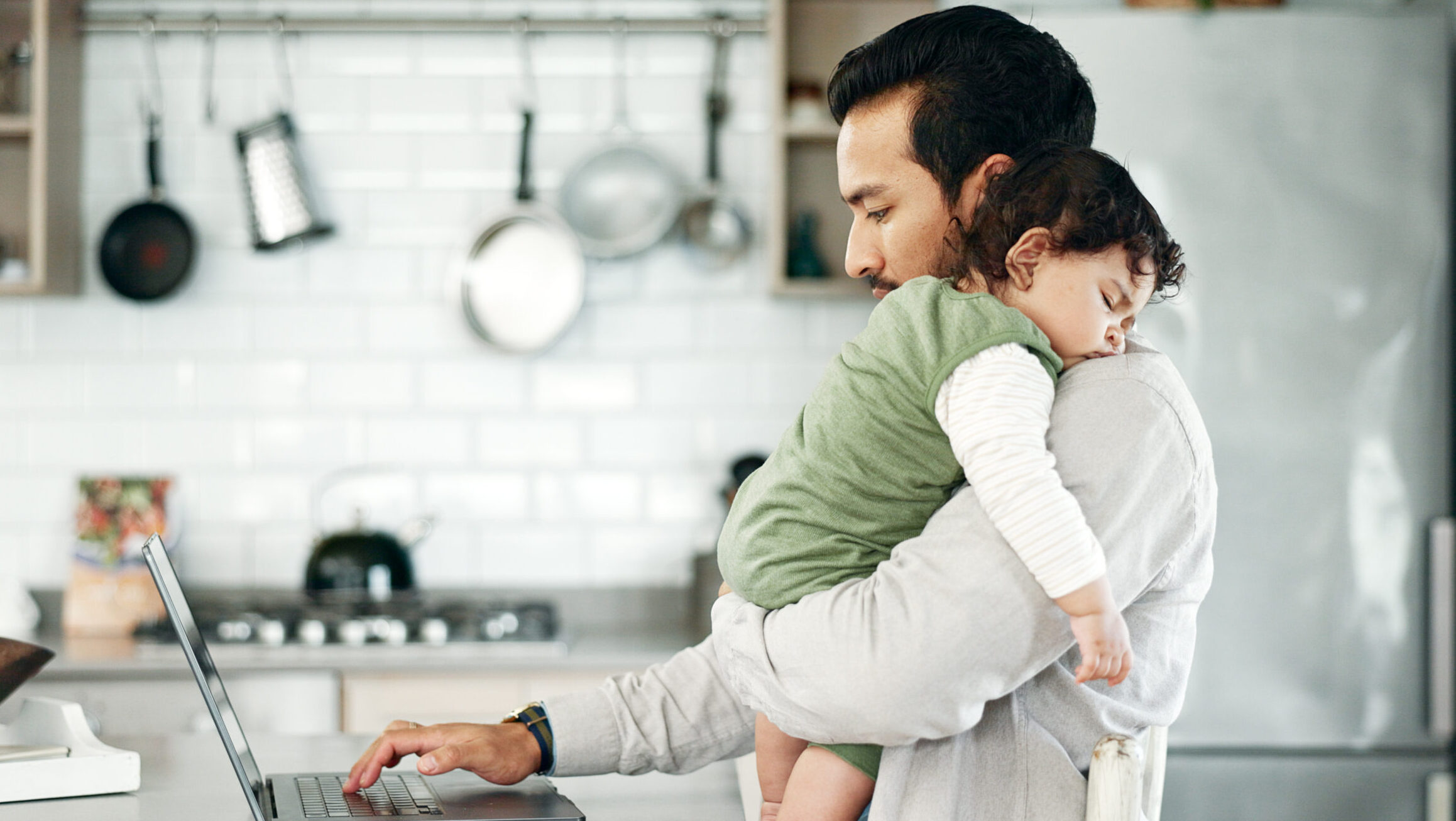 Părinții care vor beneficia de 8 zile de telemuncă. S-a adoptat legea ...