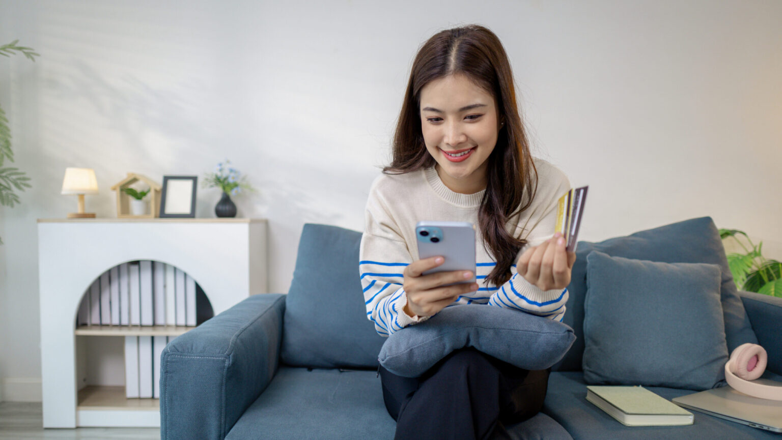 Decizie pentru românii care au card și cont la BRD. Se întrerupe ...