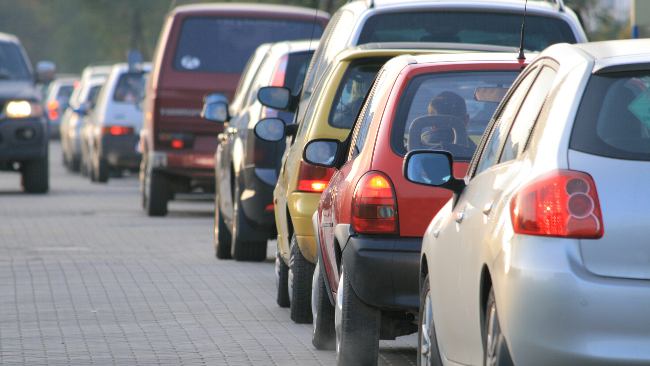 Interzis la condus mașini puternice. Șoferii din România care vor ...