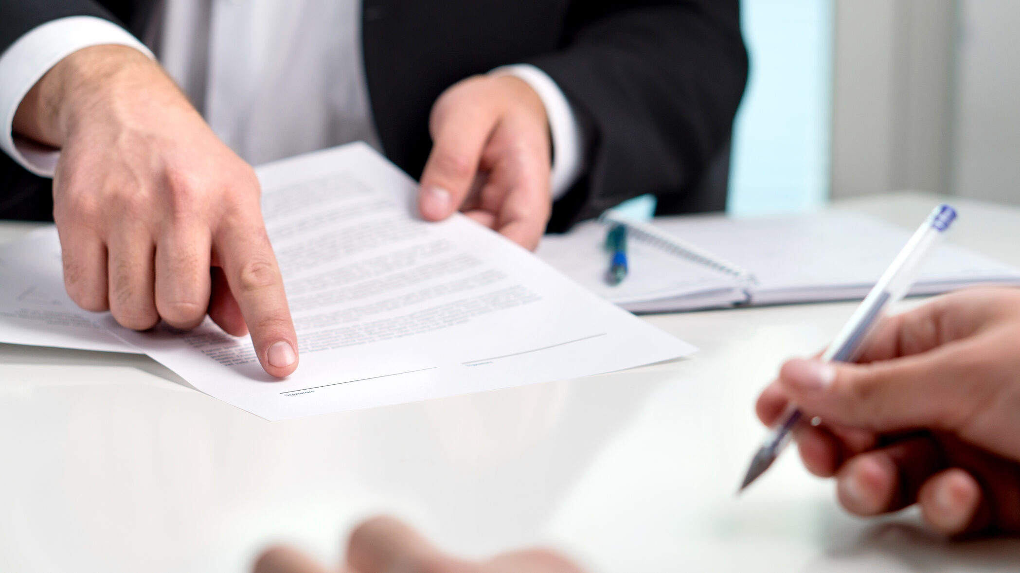 Bani pentru moștenitori după un deces. Reguli succesiune în România ...