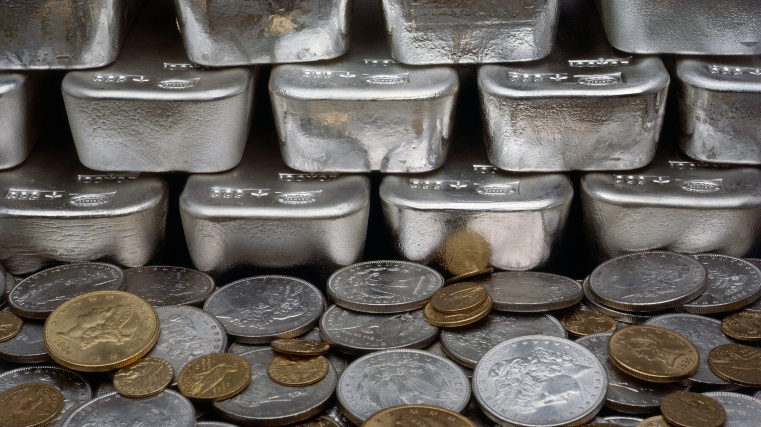 Noi recorduri în 2025 pentru aur și argint. Prețul argintului ar putea ...