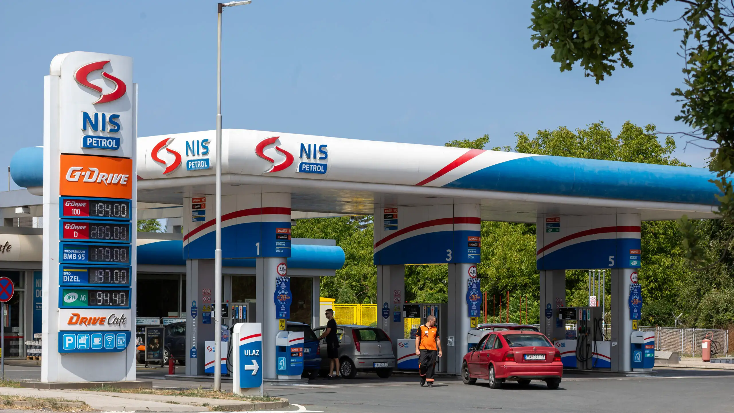 Benzinăriile în care șoferii români nu mai pot plăti cu cardul ...