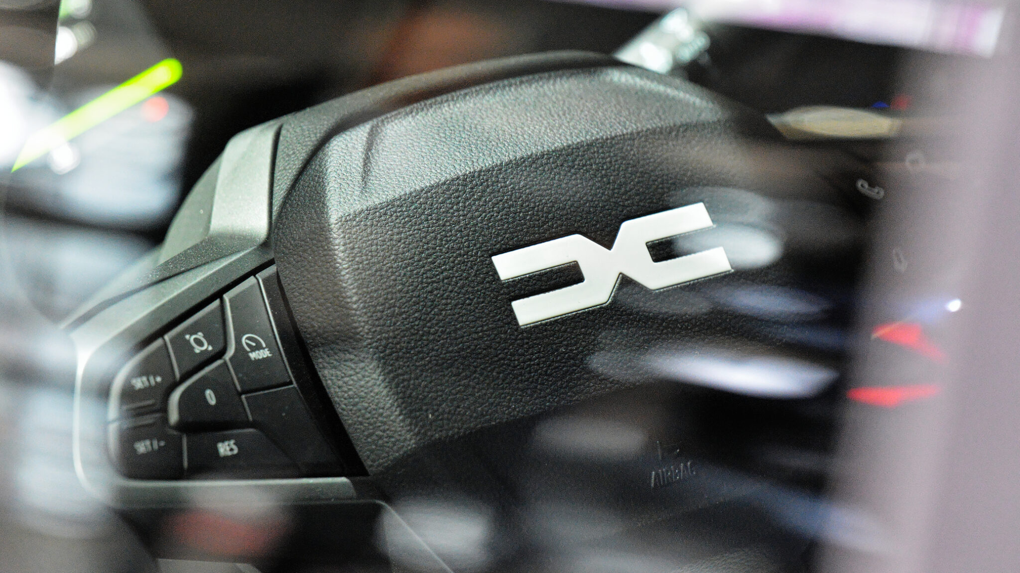 Dacia a lansat astăzi noul model Duster Pick-Up. Fanii vechiilor Dacii ...