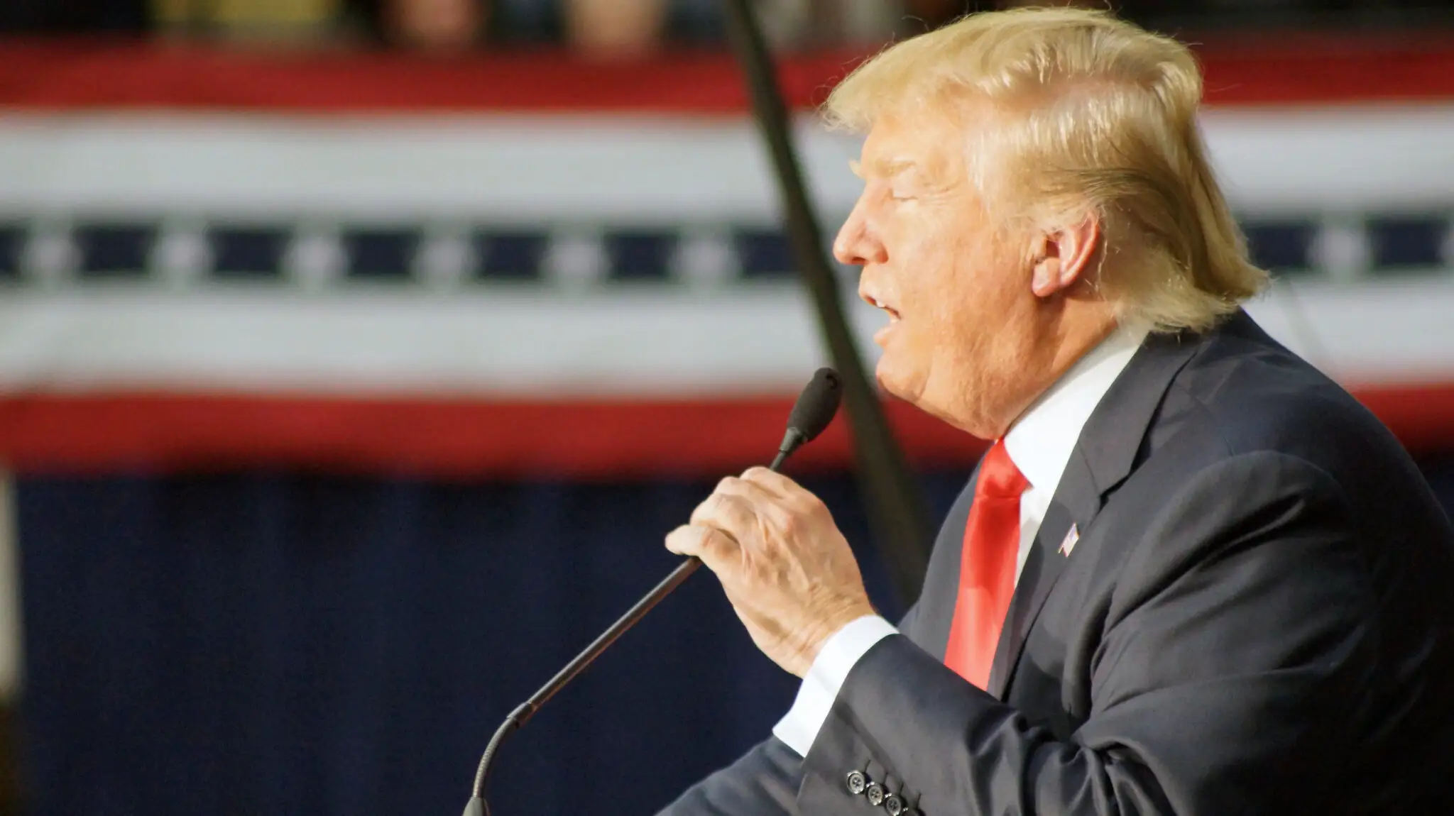 JPMorgan Chase ar fi notificat închiderea conturilor lui Donald Trump ...