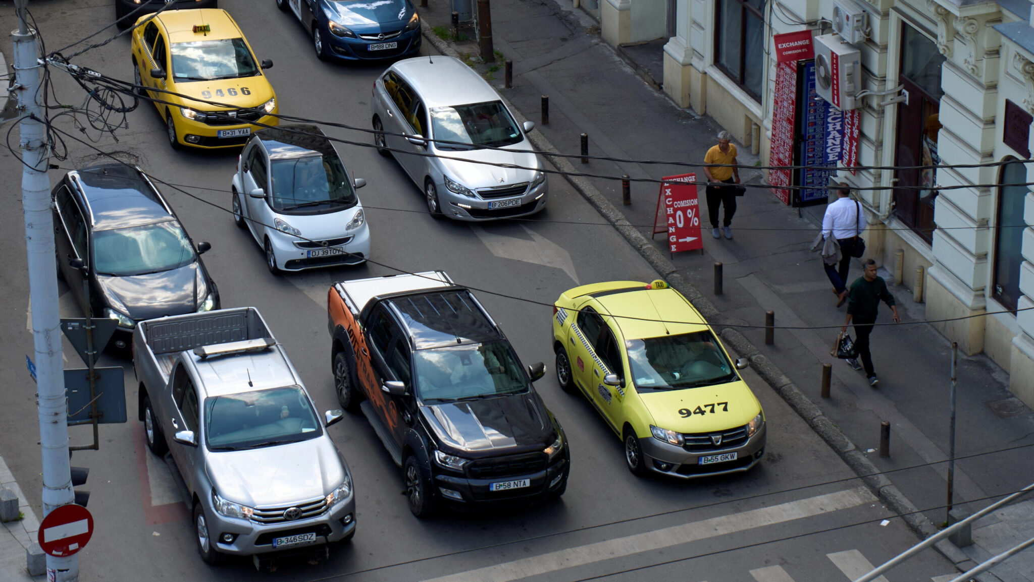 Regulă pentru gunoi. Interzis pentru vecini. Legea se aplică în toată ...