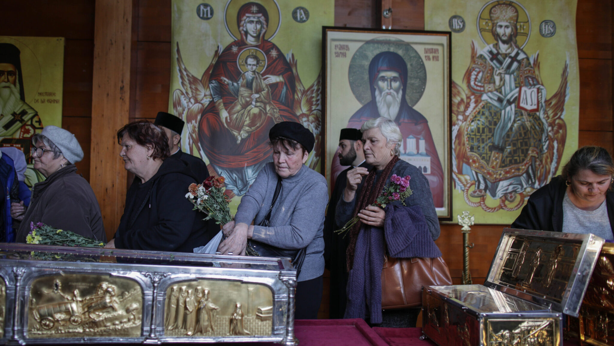 Moaştele Sfântului Dimitrie cel Nou, purtate joi în procesiune pe ...