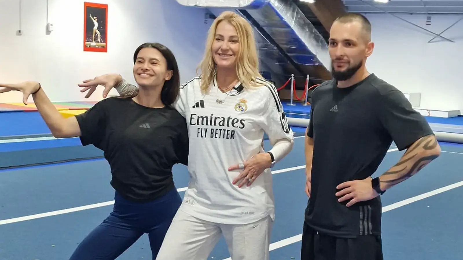 Nadia Comăneci este alături de viitoarele gimnaste ale României. Ion ...