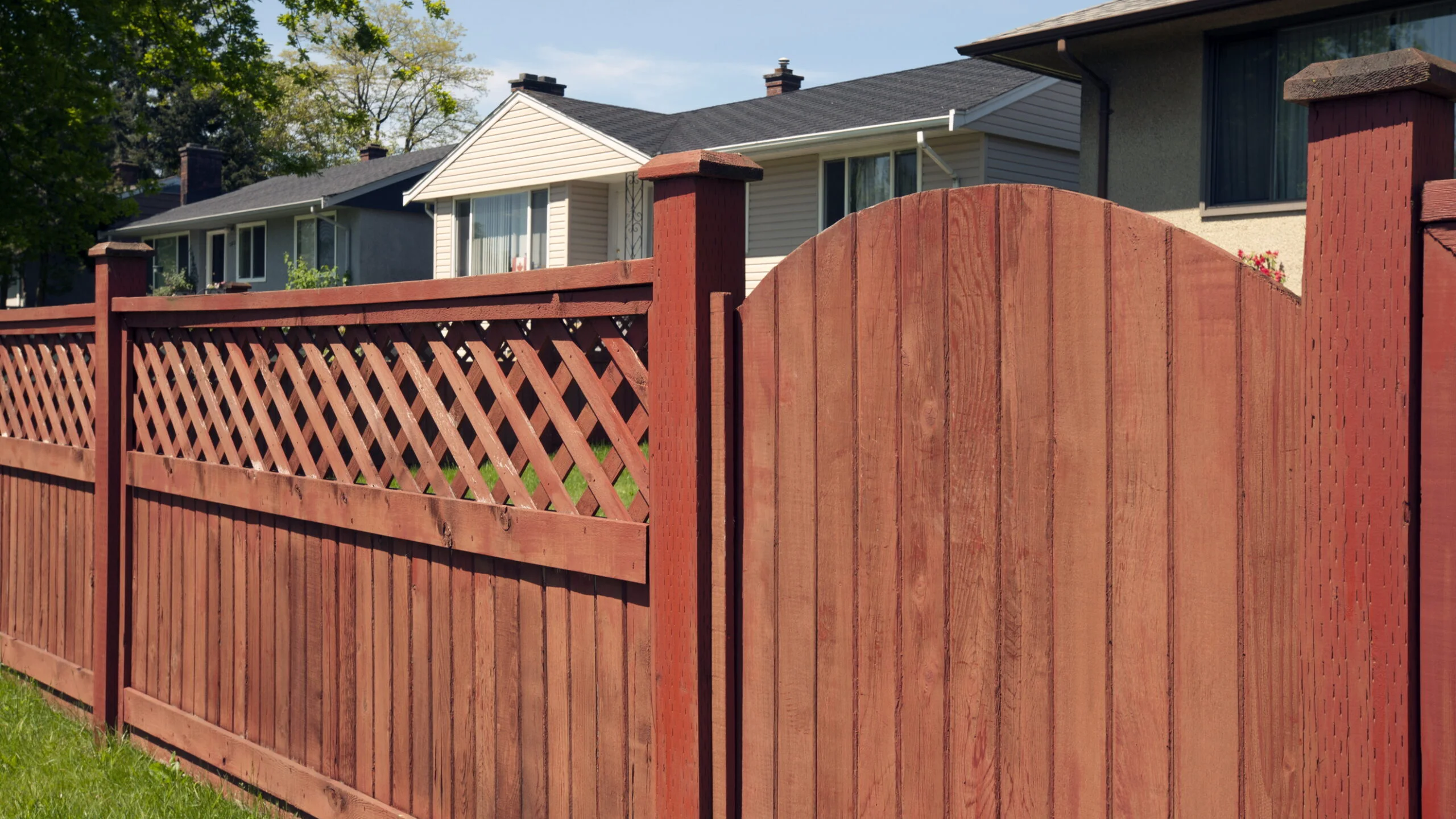 Reguli în România pentru cine își face gard la curte sau pe teren. Cine ...