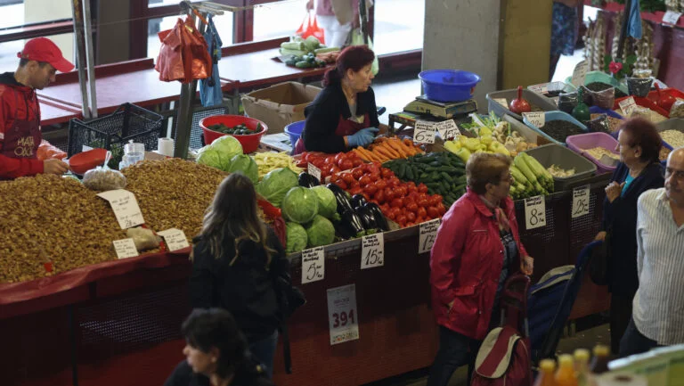 Supermarket vs. piață: Unde este mai avantajos să cumperi legume și ...