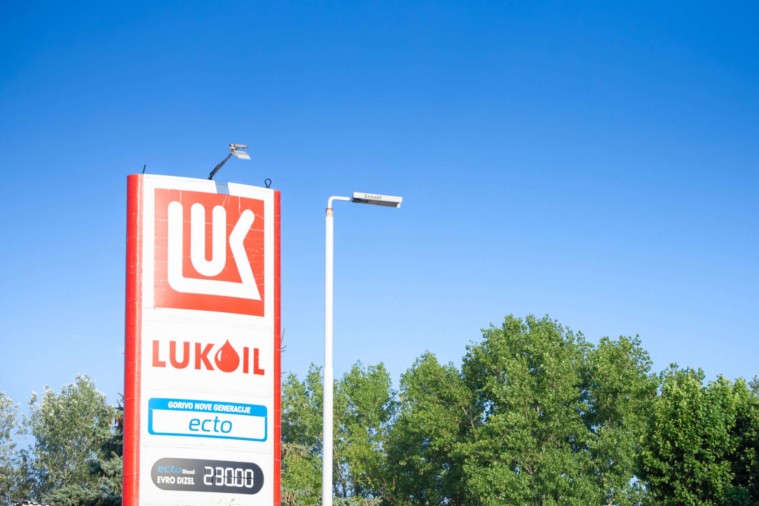 Lukoil România poate continua operațiunile până pe 13 decembrie ...