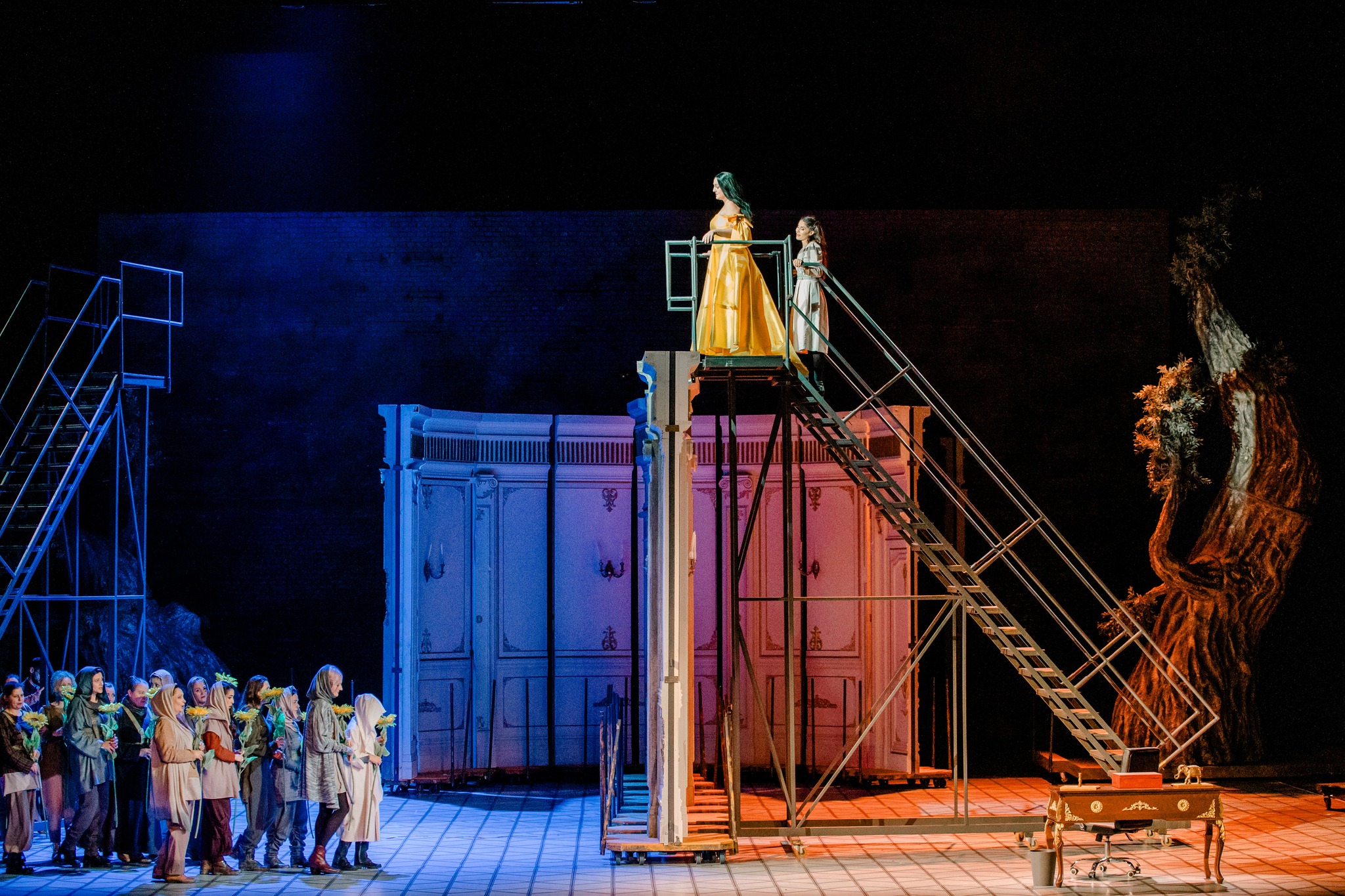 Bărbierul din Sevilla, Tango. Radio & Juliet și Nunta lui Figaro, la ...