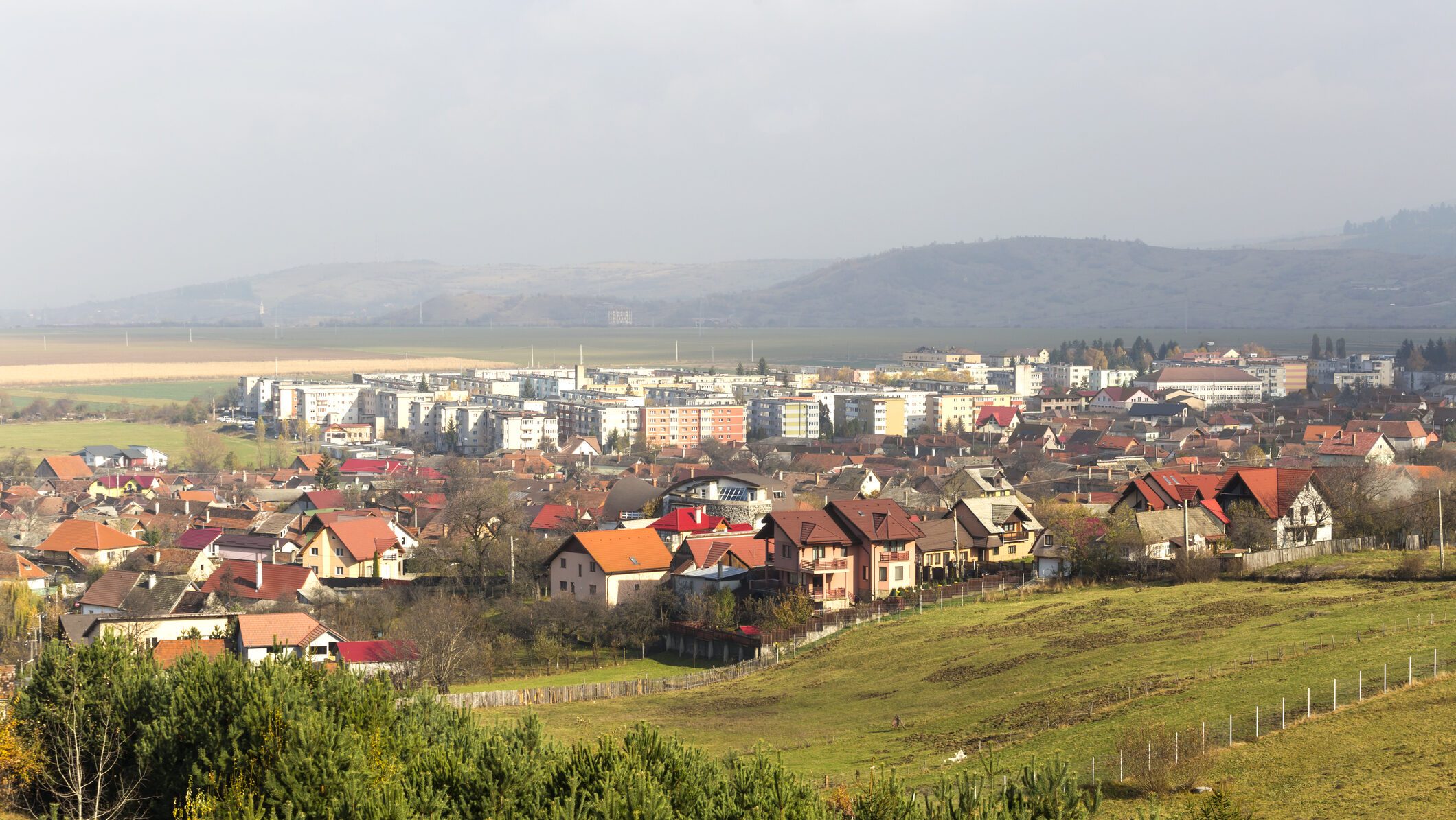 Distanța minimă între vecini. Obligatoriu pentru românii care stau la ...