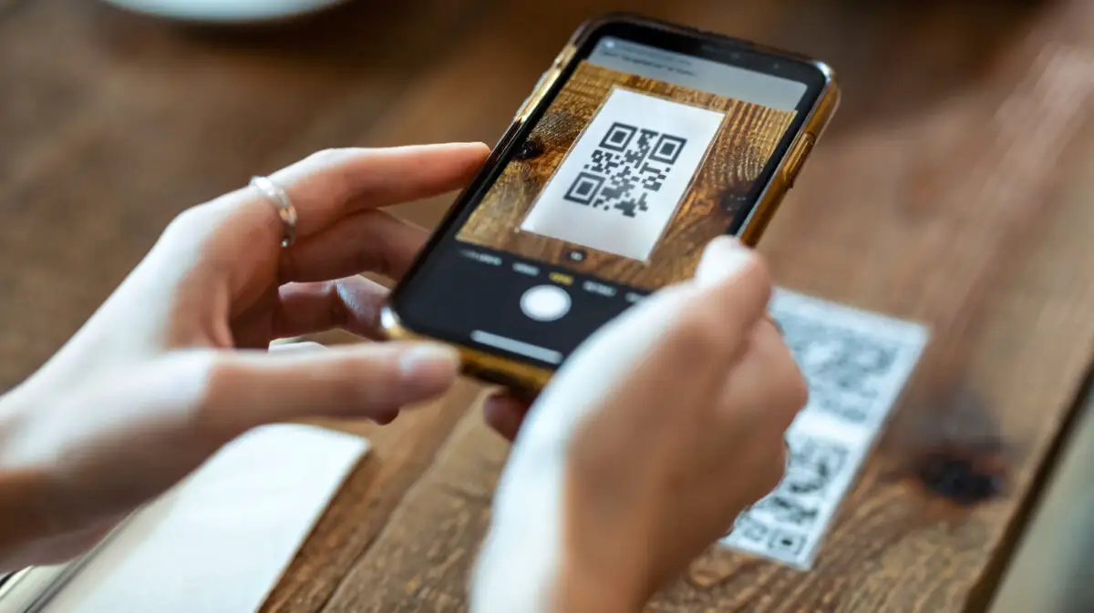 Codurile QR care te lasă fără bani în cont. Nu trebuie scanate ...