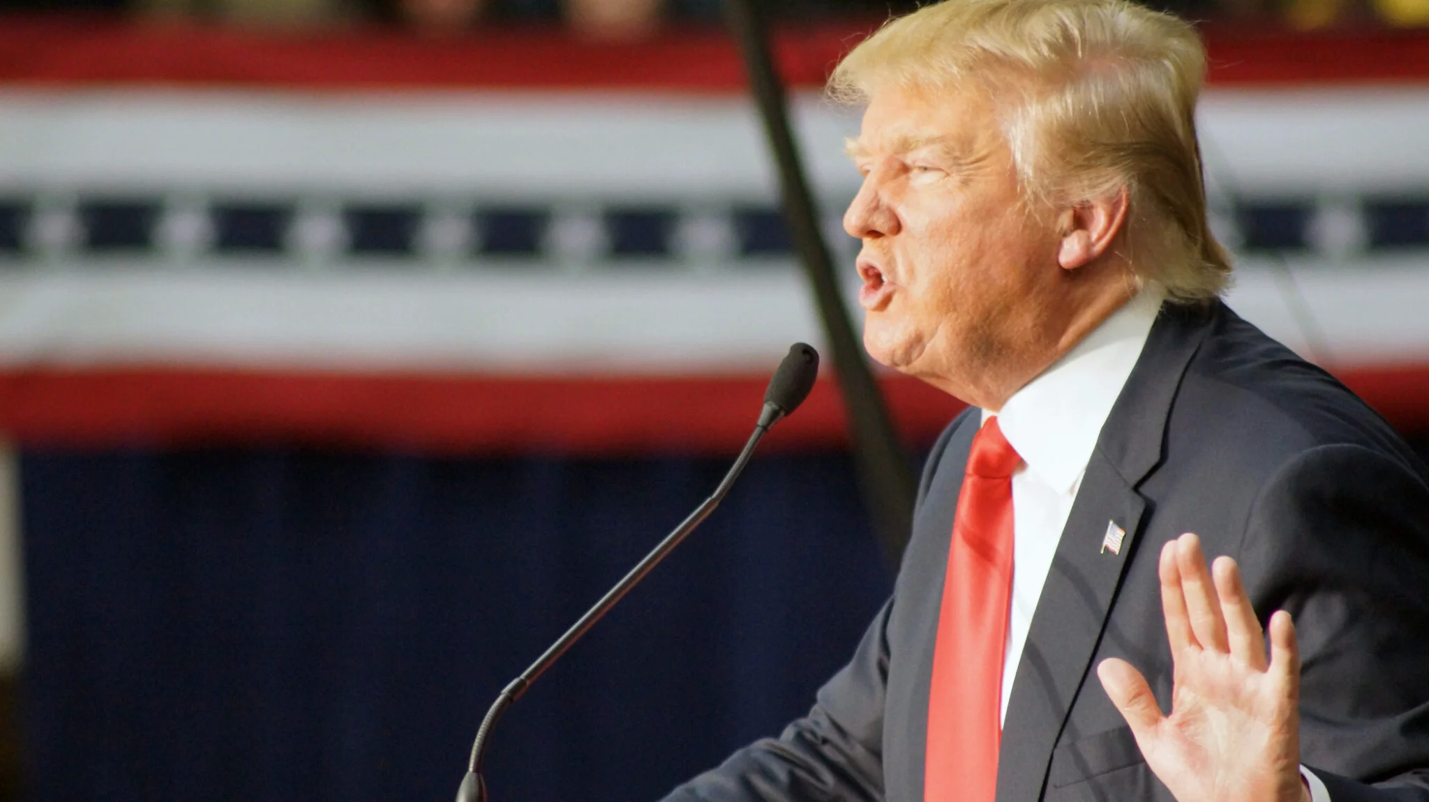 Atacuri aeriene în Venezuela. Trump spune că SUA l-au capturat pe ...