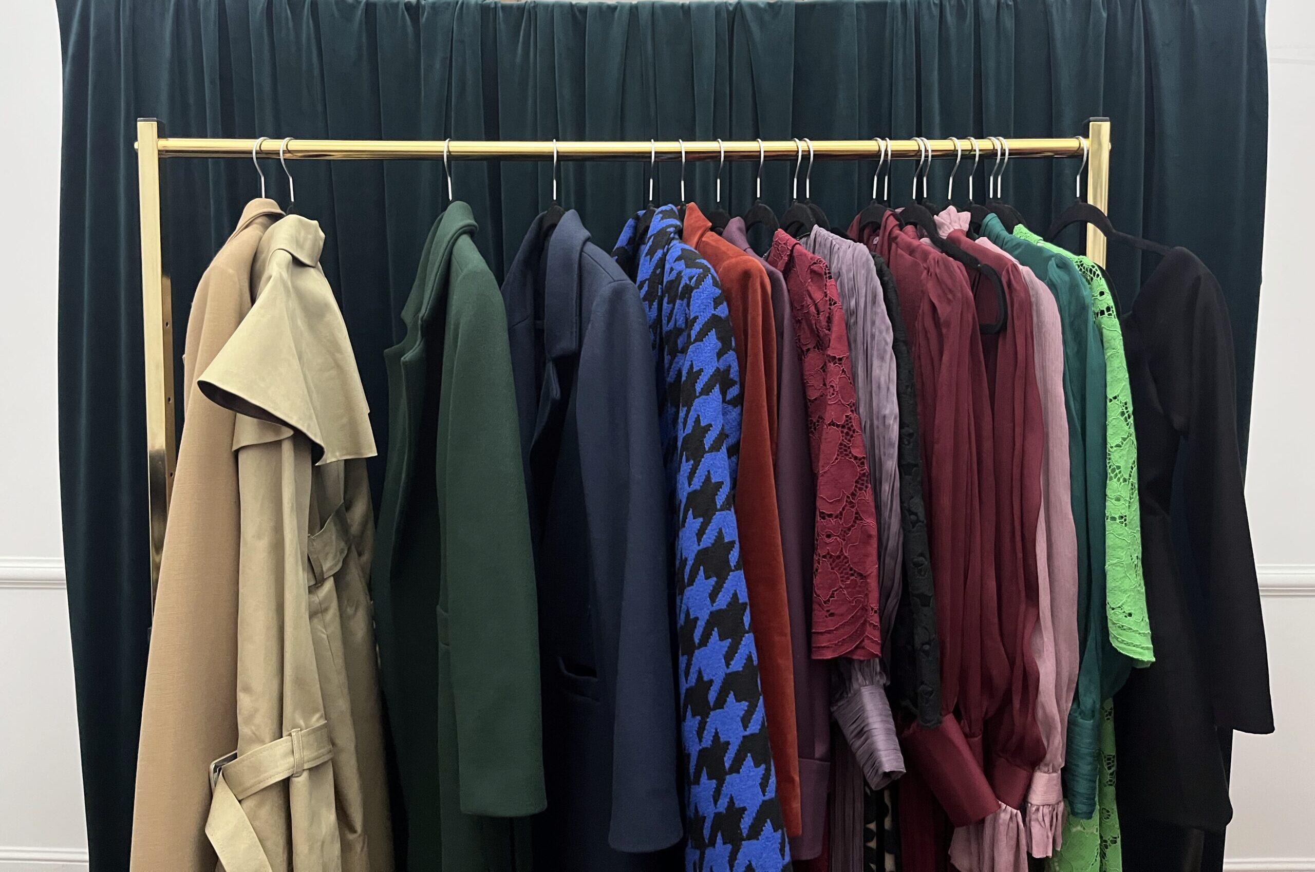 Raluca Constantin lansează Ravelle. Eleganța nu se reinventează, este o ...