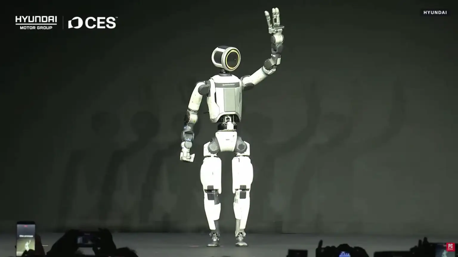 Hyundai va produce în masă roboți umanoizi. Atlas va fi integrat în ...