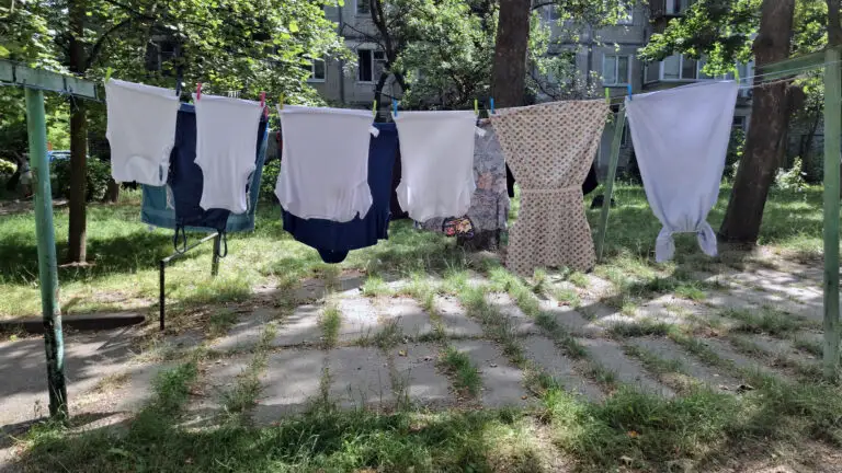 Rufele puse la uscat îi pot costa pe românii de la bloc. Amenzile ajung ...