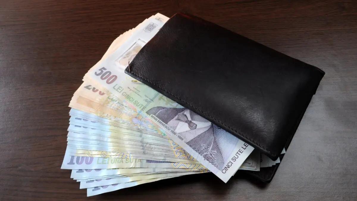 Ce aduce noua lege a salarizării. Salariul maxim la stat ajunge la 32. ...