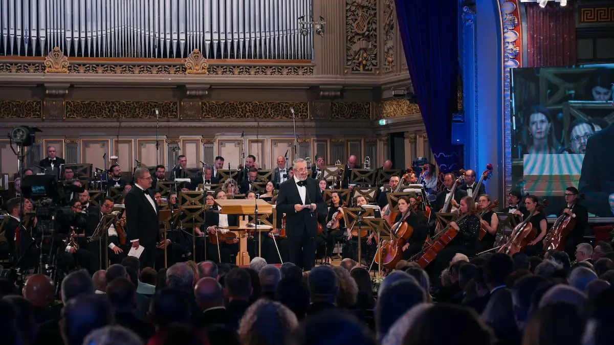 Gala Premiilor MLNR a desemnat elitele României. Cercetători, medici și ...