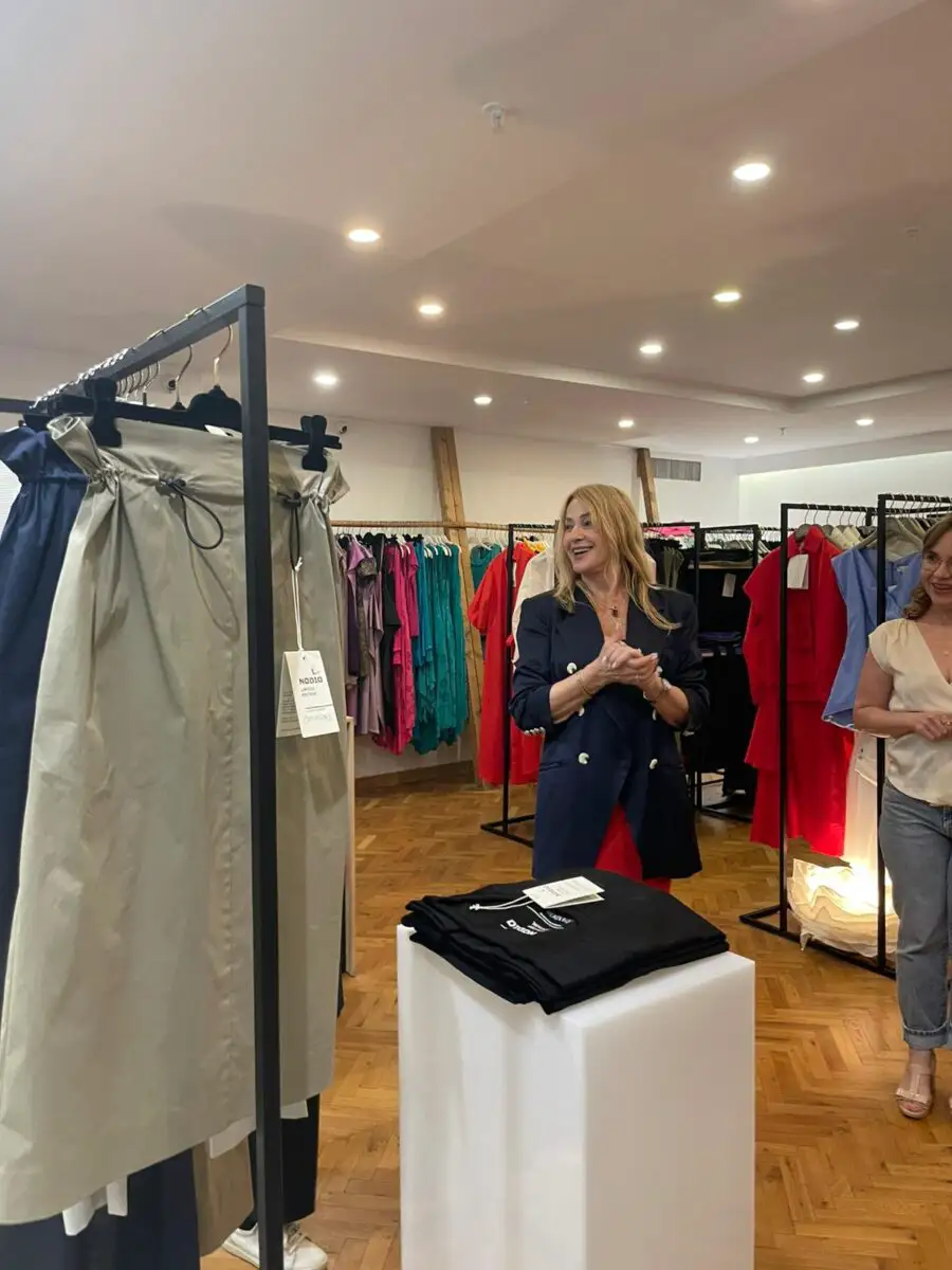 Nadia Comăneci a vizitat magazinul DALB din The Grand Avenue din ...