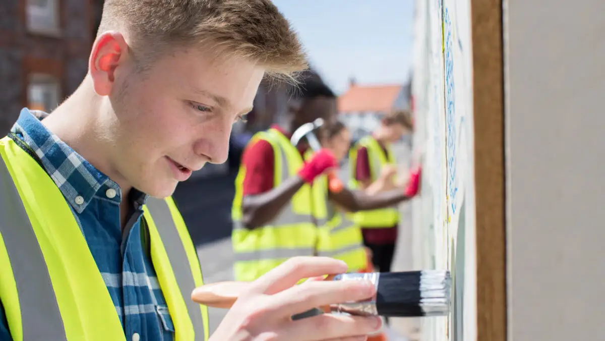 eJobs: Tot mai mulți adolescenți din România își caută loc de muncă ...